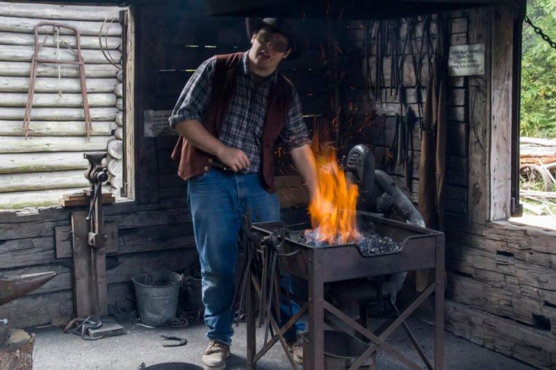 Pioneer Living Experience - Pioneer Farm Museum